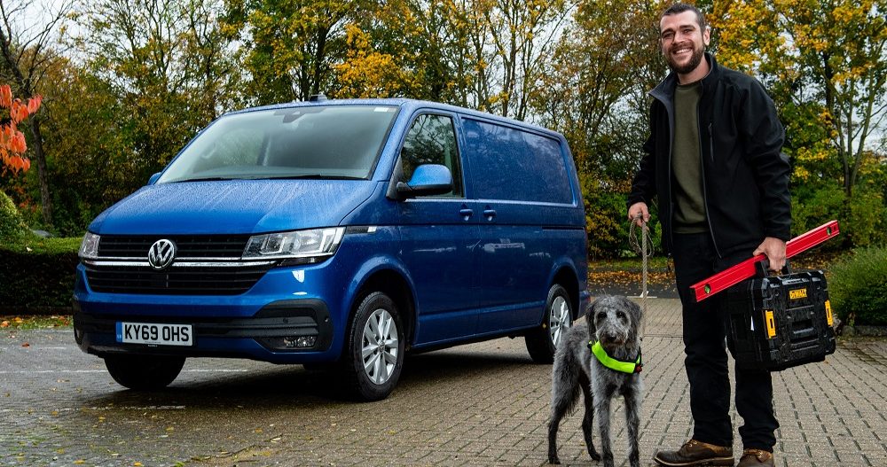 Van drivers risk £5,000 fine for unsecured dogs while driving - FleetPoint